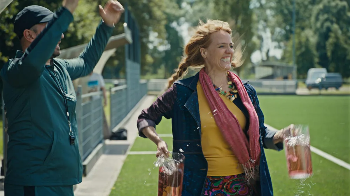 Voetbalouders op Netflix: Komische chaos langs de zijlijn vanaf 16 mei ...